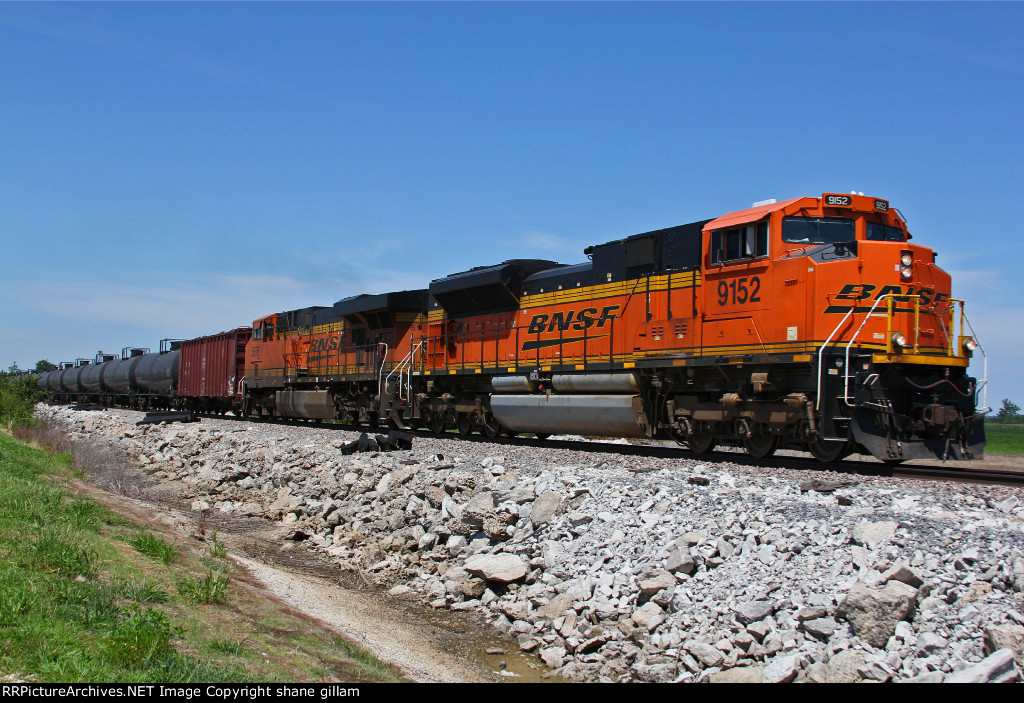 Oil and more on the BNSF K Line!!!
